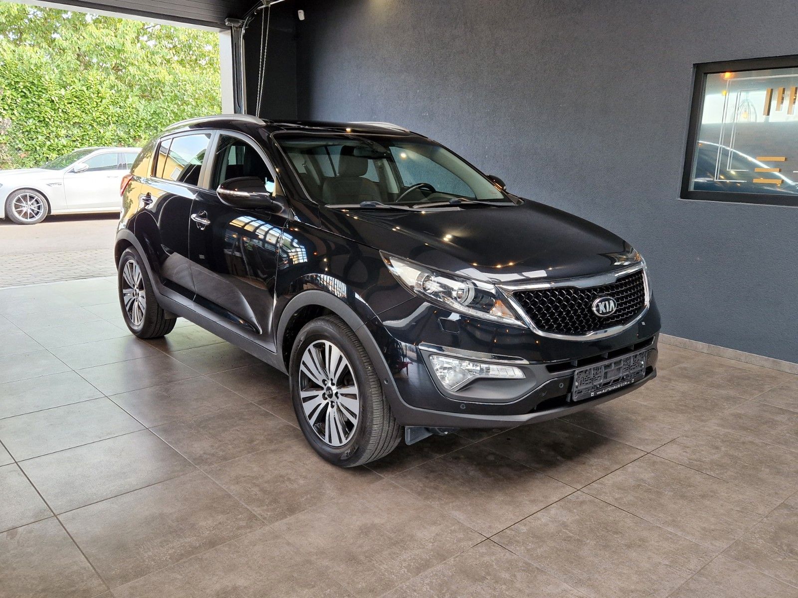 Kia Sportage Spirit 2WD*AHK*Pano*Navi*Xenon* gebraucht kaufen in ...